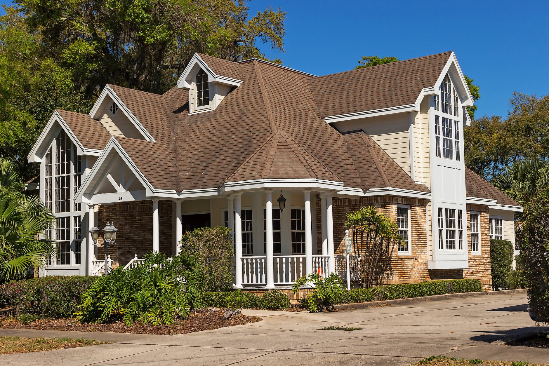 New Roof Buying Guide: How to Choose the Right Roof for You